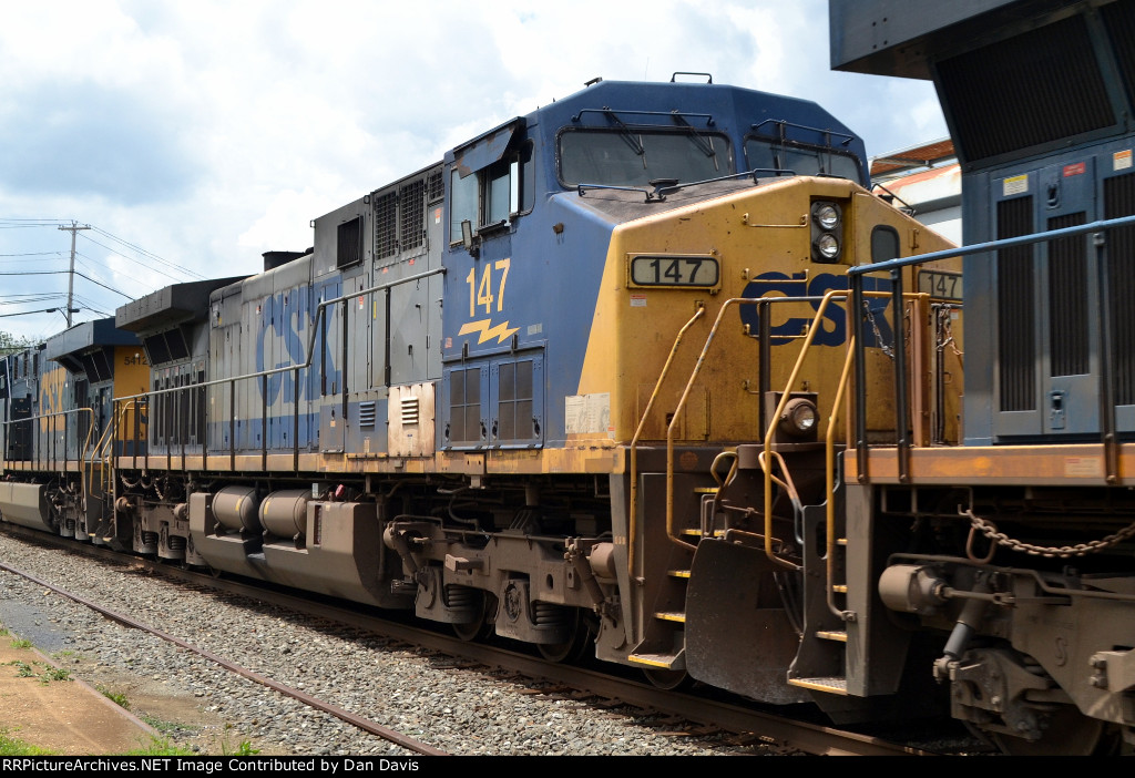 CSX AC44CW 147 in the middle on 072